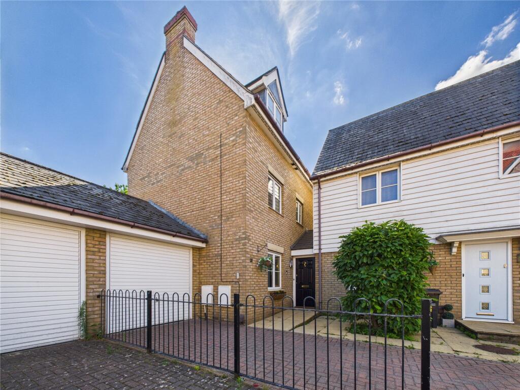 5 bedroom link detached house for sale in Osier Close, Stanway ...