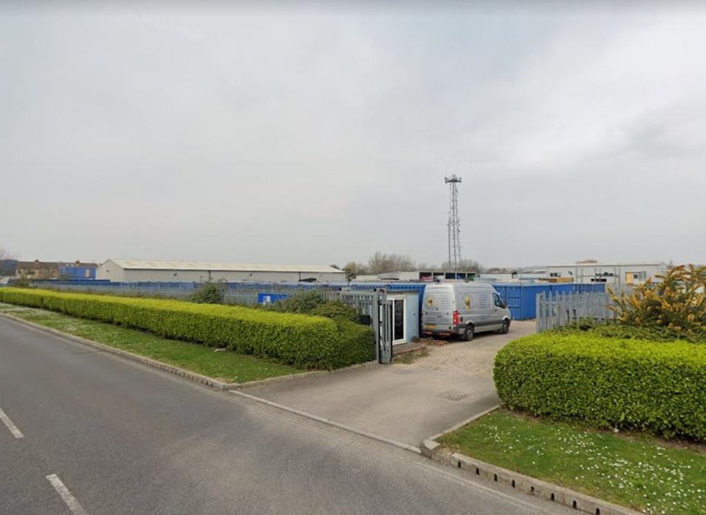 Storage facility to lease in 3B, Voyager Park, Portfield Road ...