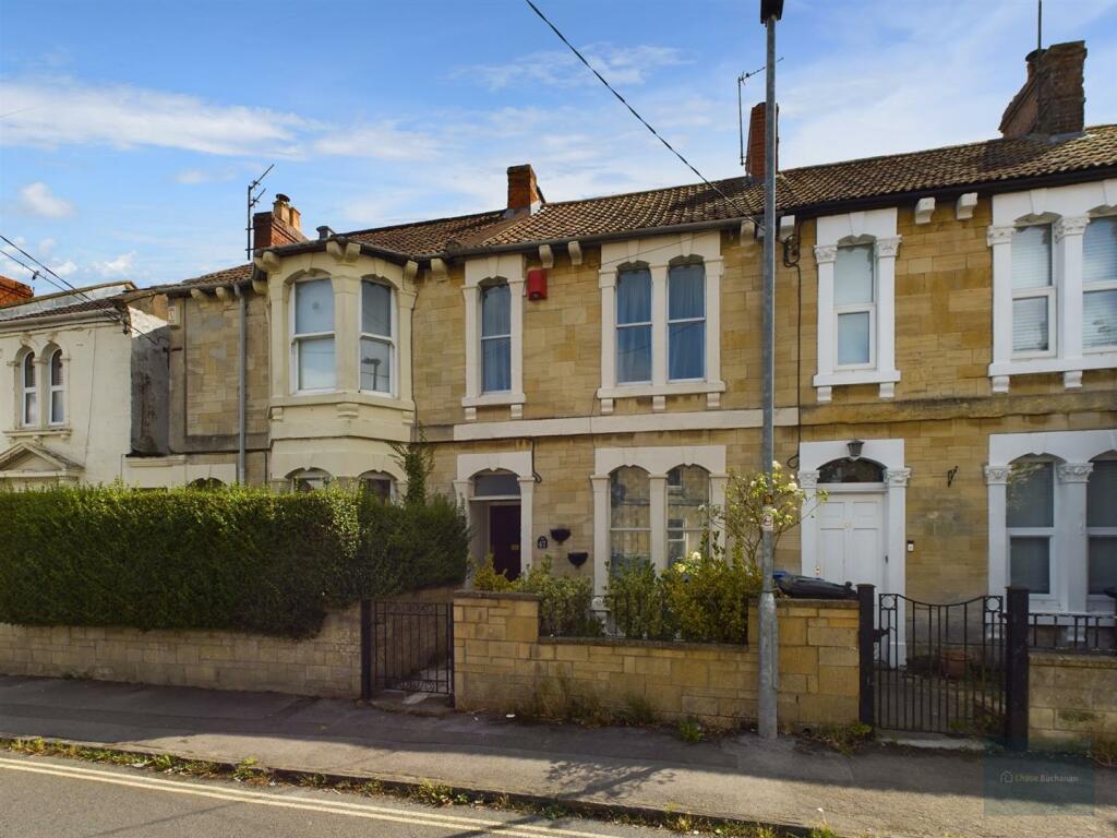 2 bedroom terraced house for sale in Gloucester Road, Trowbridge, BA14