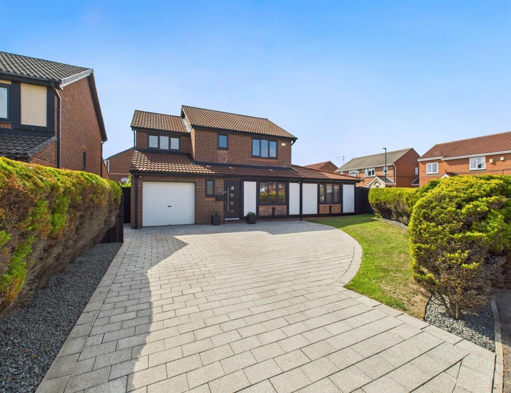 5 bedroom detached house for sale in Abbots Way, North Shields, NE29