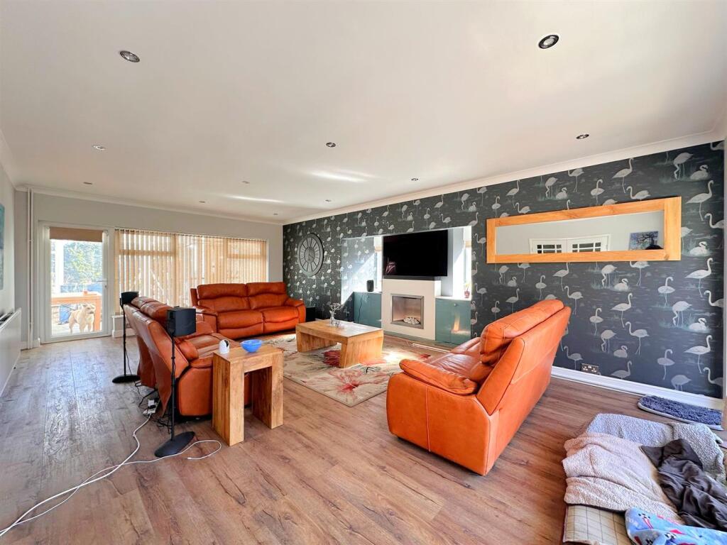 3 bedroom detached house for sale in Keyham Close, Humberstone ...