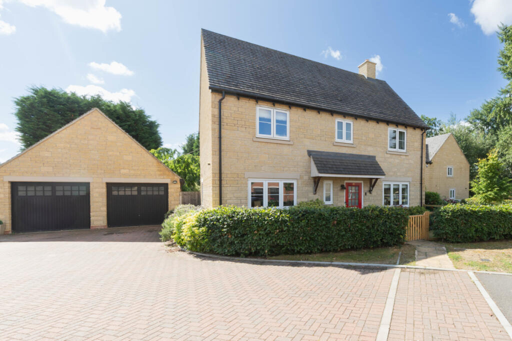 4 bedroom detached house for sale in Walker Lane, Southmoor, OX13