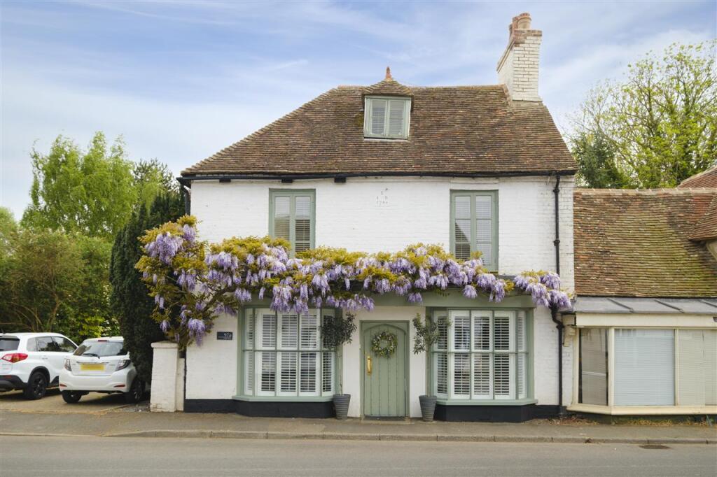 4 bedroom semi-detached house for sale in High Street, Wingham, CT3