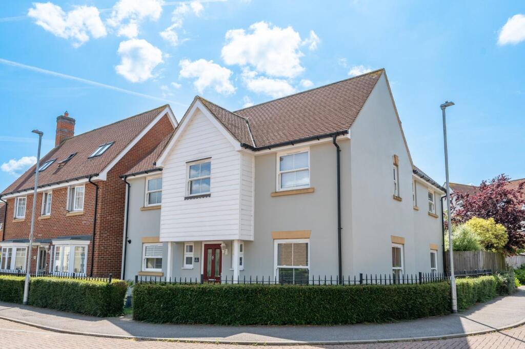 4 bedroom detached house for sale in Almond Road, Dunmow, Essex, CM6