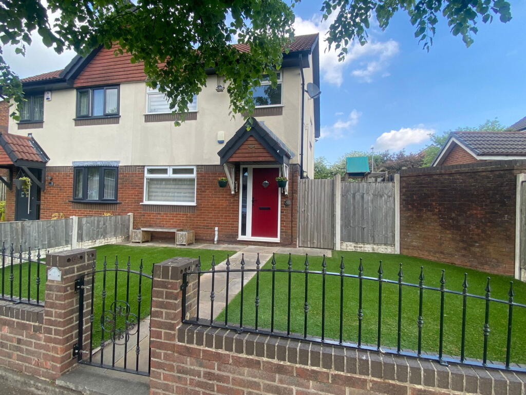 3 bedroom semi-detached house for sale in Blackshaw Lane, Royton OL2 6NT, OL2
