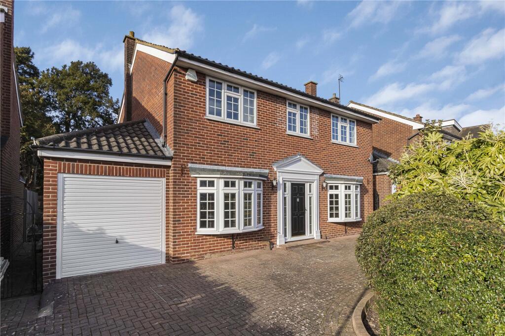 4 bedroom detached house for sale in The Paddocks, Cockfosters, EN4