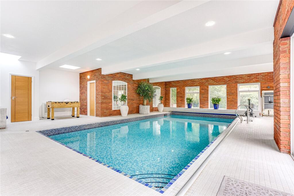 5 bedroom detached house for sale in Carbone Hill, Northaw ...