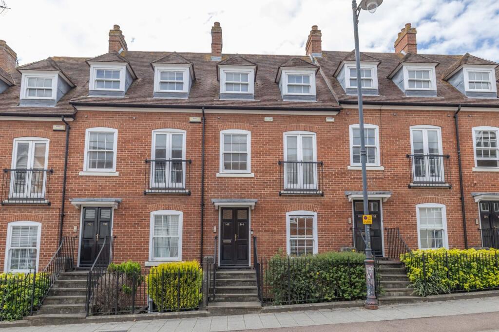 1 bedroom flat for sale in Station Road West, Canterbury, Kent, CT2