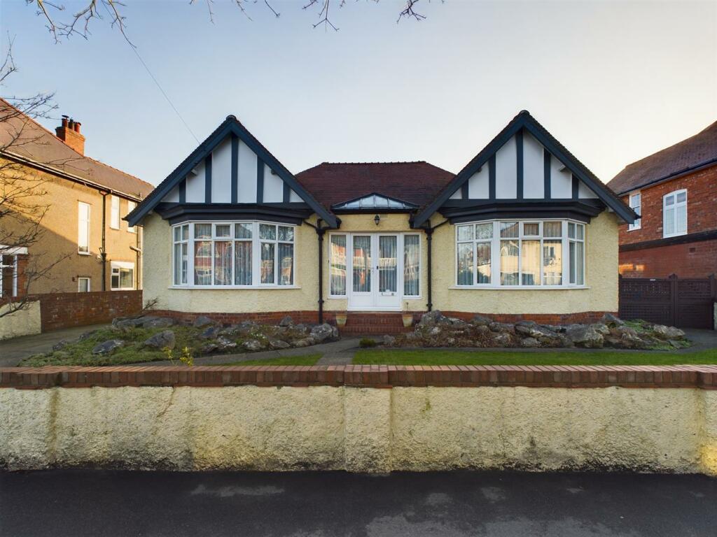 3 bedroom detached bungalow for sale in Cardigan Road, Bridlington, YO15