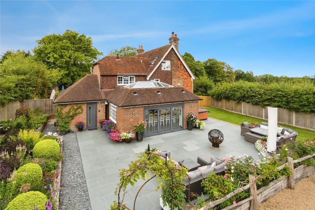 4 bedroom semi-detached house for sale in High Street, Wallcrouch ...