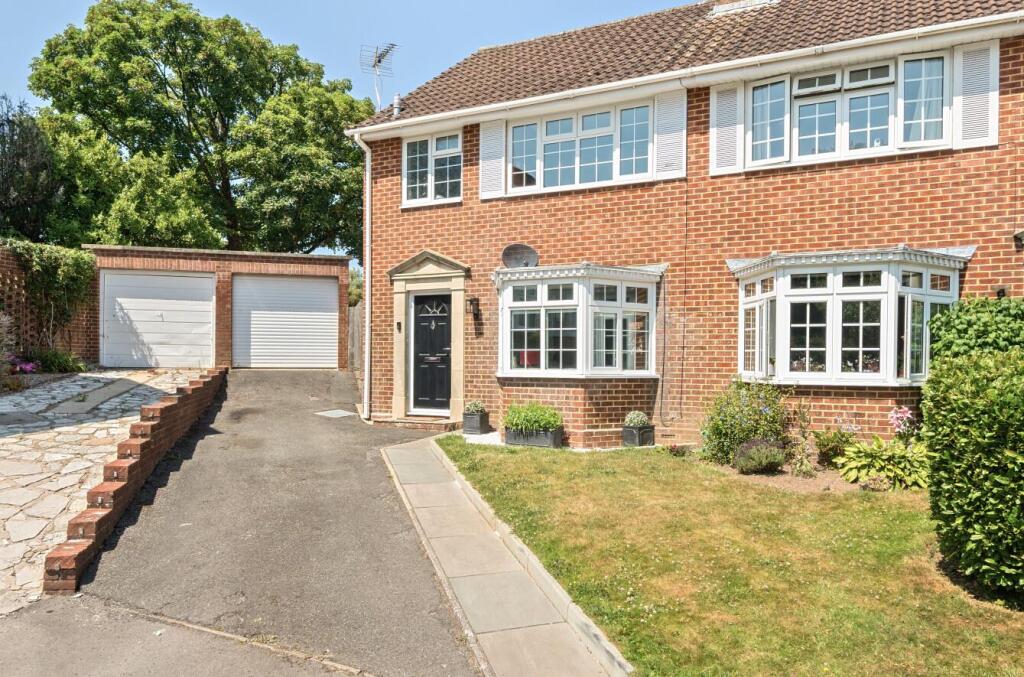 3 bedroom semi-detached house for sale in Chestnut Rise, Chandler's ...