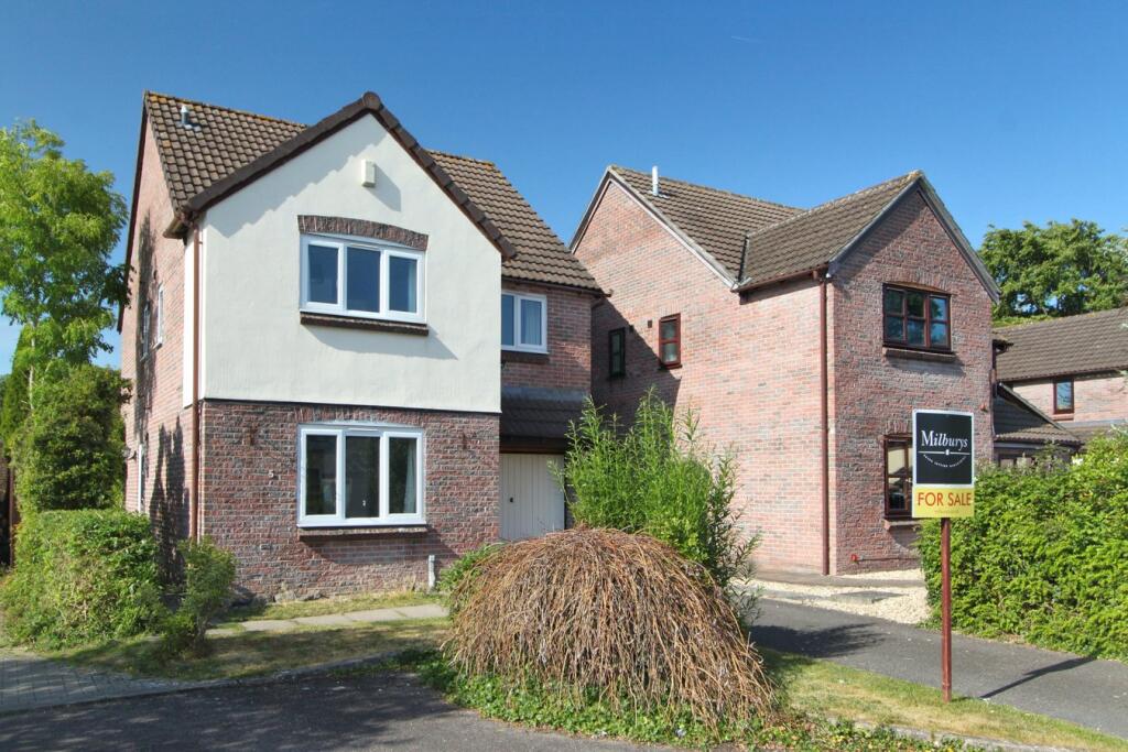 4 bedroom detached house for sale in Watermill Close, Falfield, GL12