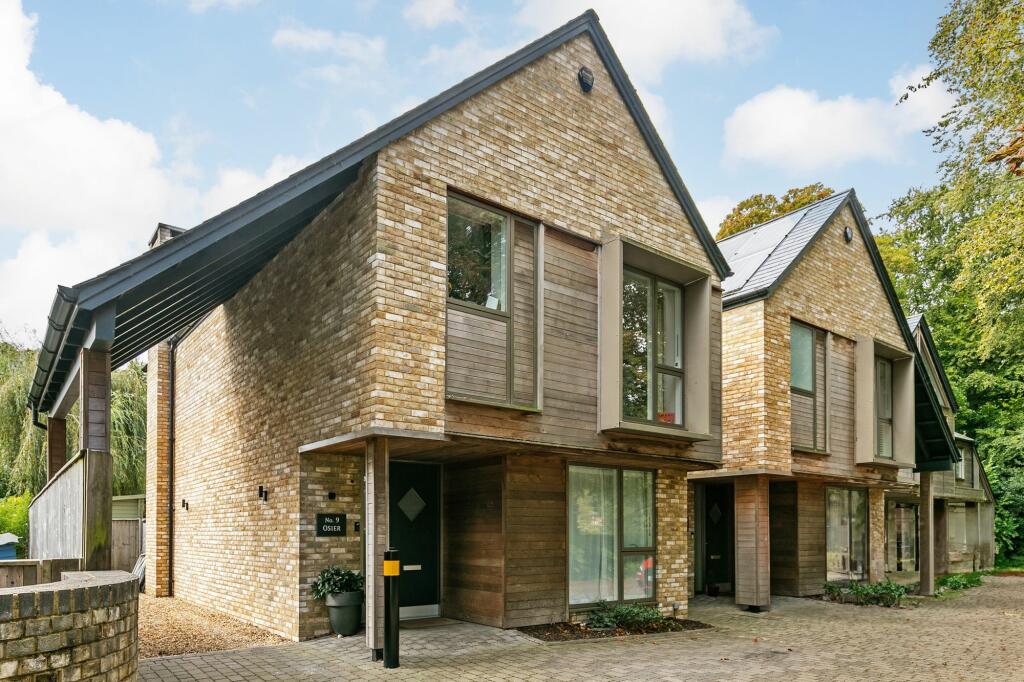 3 bedroom detached house for sale in Salters Acres, Winchester, SO22