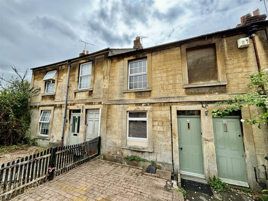 2 bedroom terraced house for sale in Park Lane, Chippenham, SN15