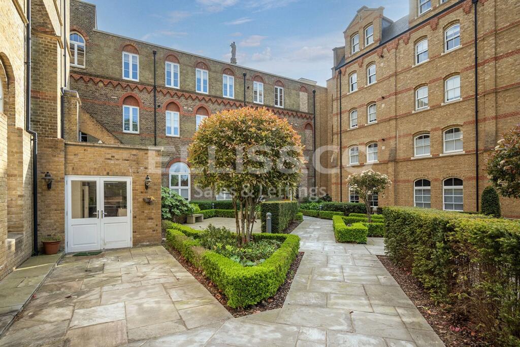 2 bedroom apartment for sale in Cambridge Court, 3 Holborn Close, Mill ...