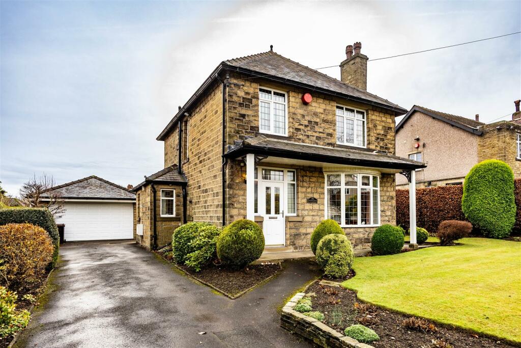 3 bedroom detached house for sale in Fixby Road, Huddersfield, HD2