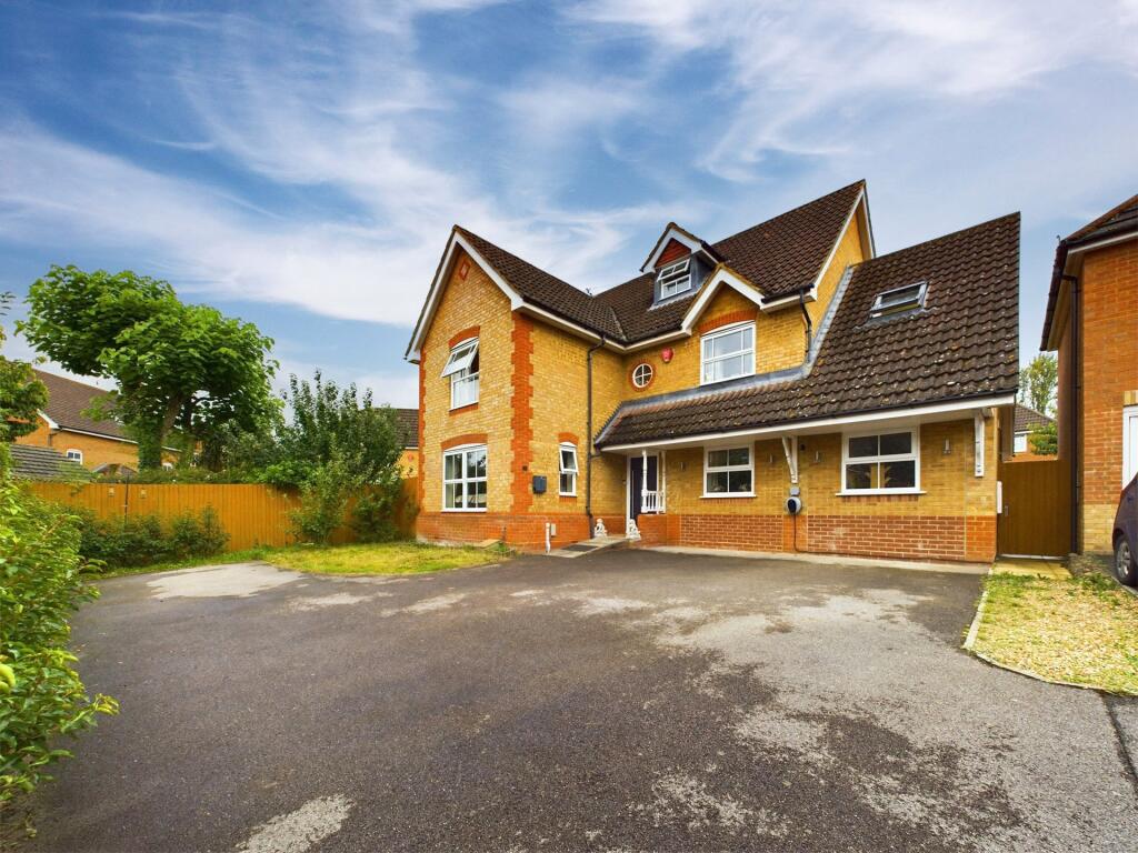 5 bedroom detached house for sale in Arbery Way, Arborfield, Reading ...