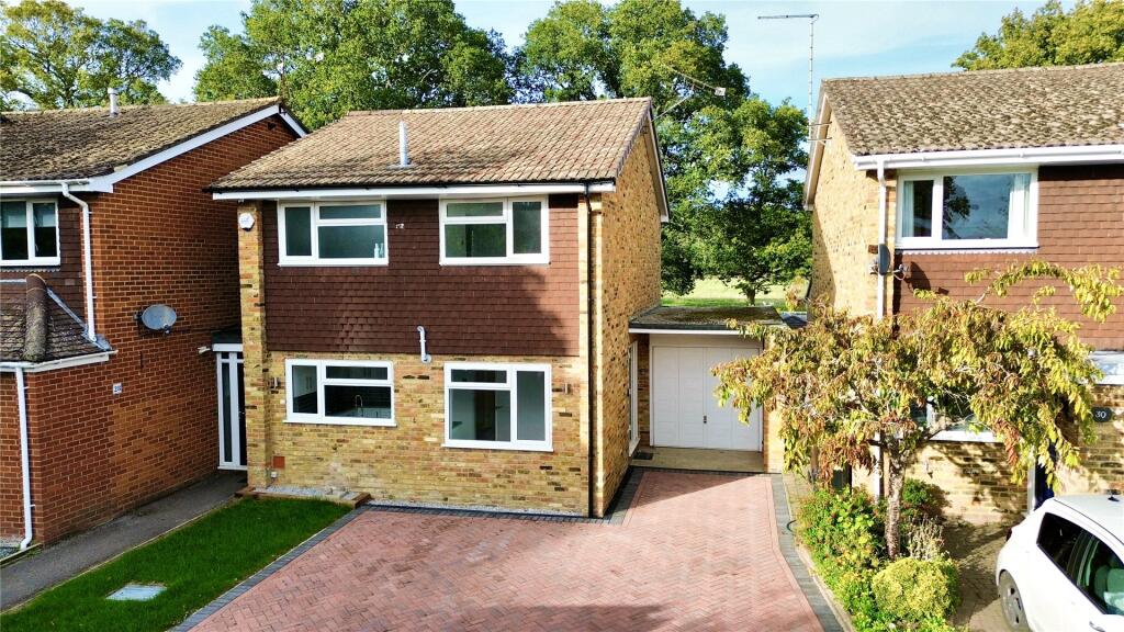 3 bedroom link detached house for sale in Jerrymoor Hill, Finchampstead ...