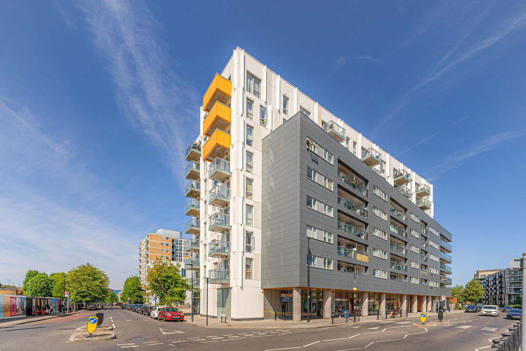 3 bedroom flat for sale in Celestial House, Poplar E14