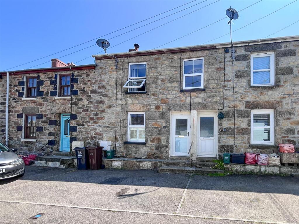 3 bedroom terraced house for sale in Three bedroom home, Hayle, TR27