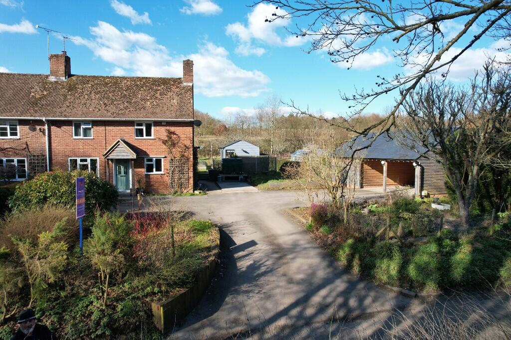 3 bedroom end of terrace house for sale in Silk Mill Lane, Overton RG25