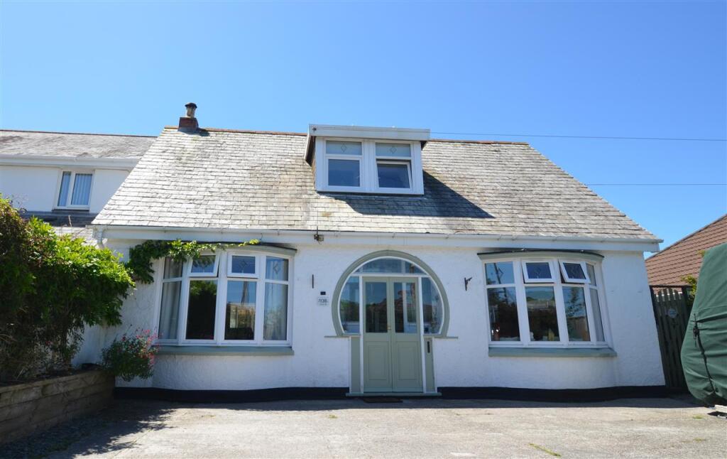 3 bedroom detached house for sale in Lanner, TR15