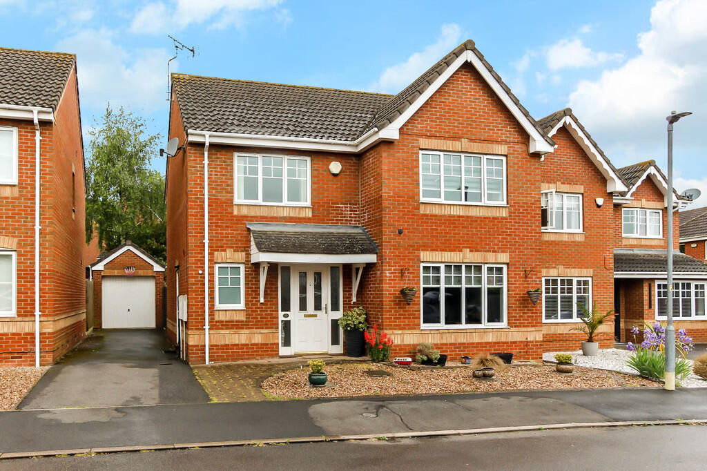4 bedroom detached house for sale in Soane Close, Wellingborough, NN8