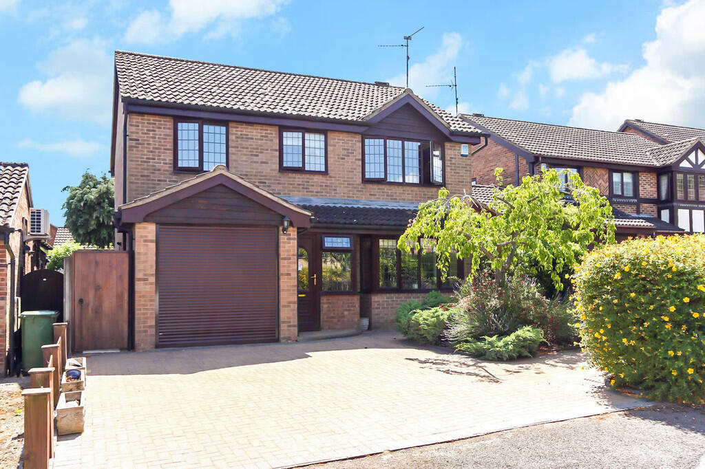 4 bedroom detached house for sale in Wye Close, Wellingborough, NN8