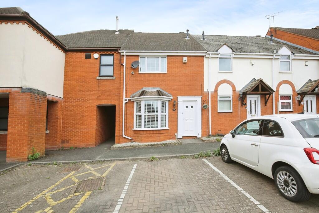 3 bedroom terraced house for sale in Denham Court, Atherstone, CV9