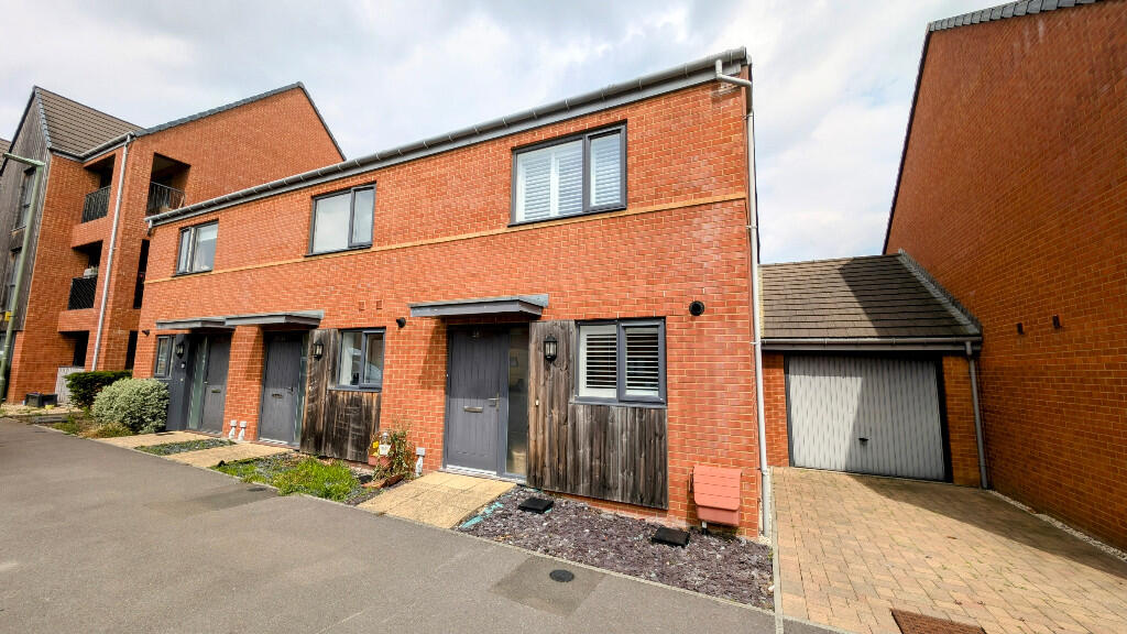 2 bedroom end of terrace house for sale in Barbados Road, Bordon ...