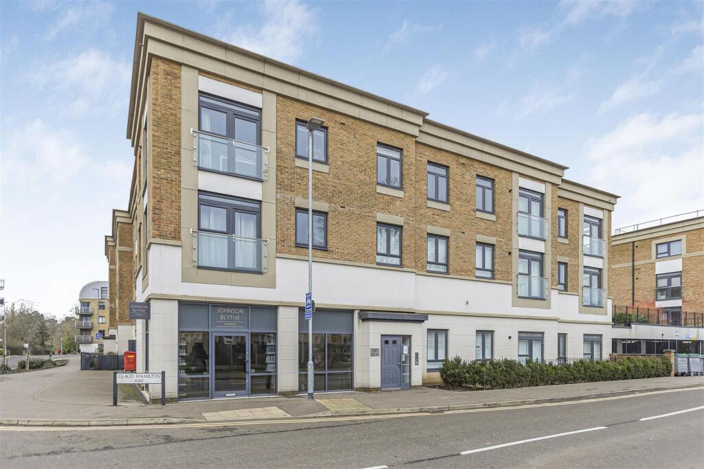 2 bedroom apartment for sale in Claud Hamilton Way, Hertford, SG14