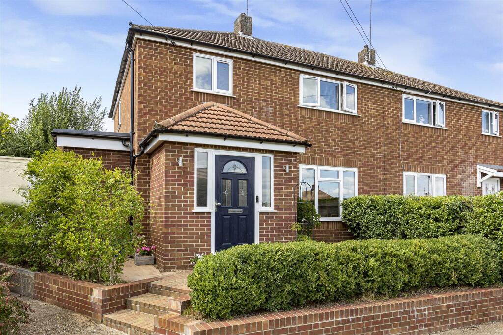 3 bedroom semi-detached house for sale in Glebe Road, Bengeo, SG14