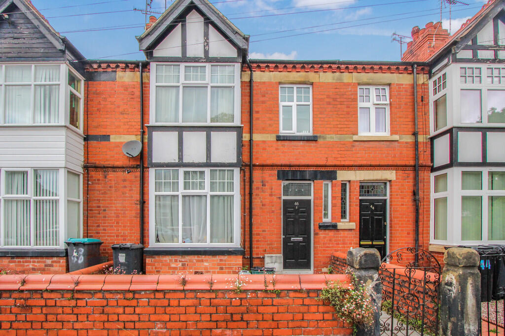 3 bedroom terraced house for sale in Ruabon Road, Wrexham, LL13