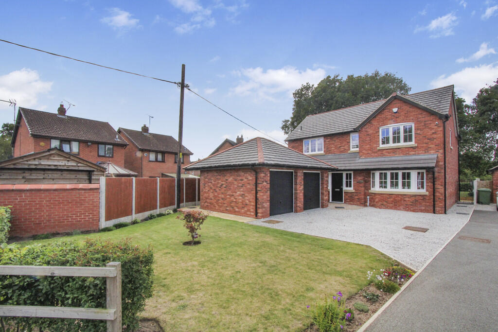 4 bedroom detached house for sale in Fox Meadow, Bedwell Road, LL13
