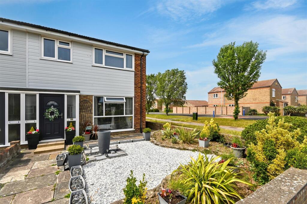 3 bedroom end of terrace house for sale in Cornwallis Close, Eastbourne ...