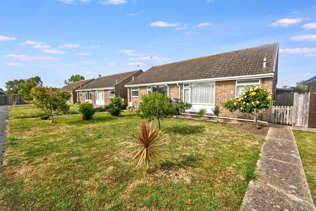 1 bedroom semi-detached bungalow for sale in Chaucer Walk, Eastbourne, BN23