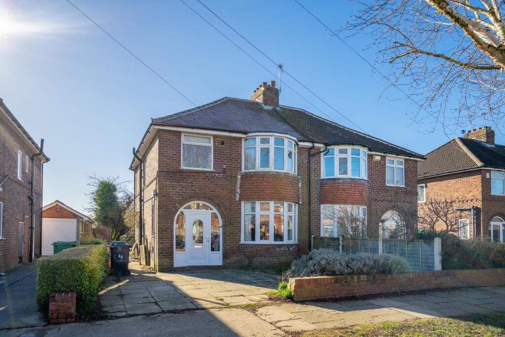 3 bedroom semi-detached house for sale in Fairway, York, YO30