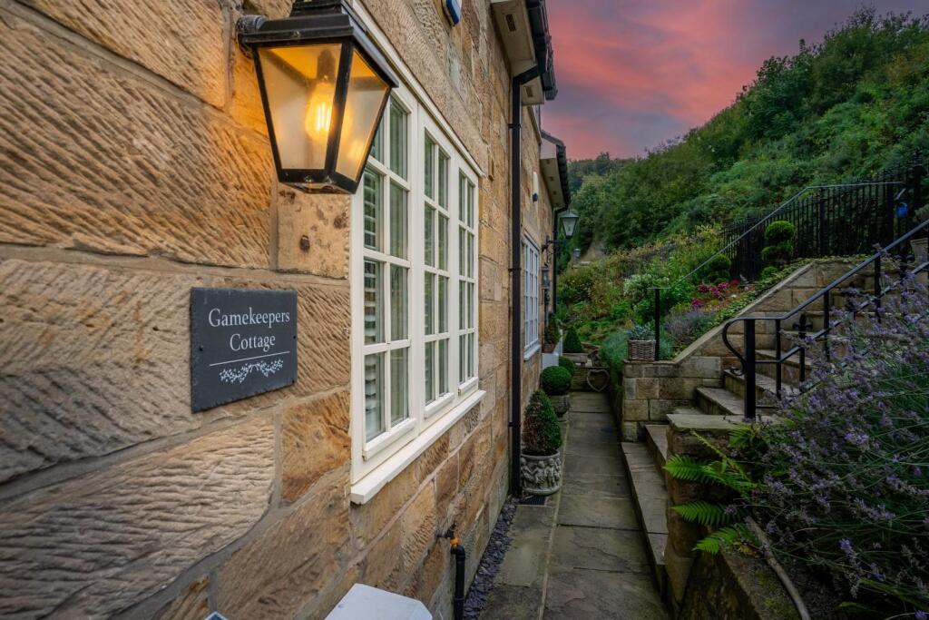 3 bedroom cottage for sale in Raithwaite, Whitby, YO21