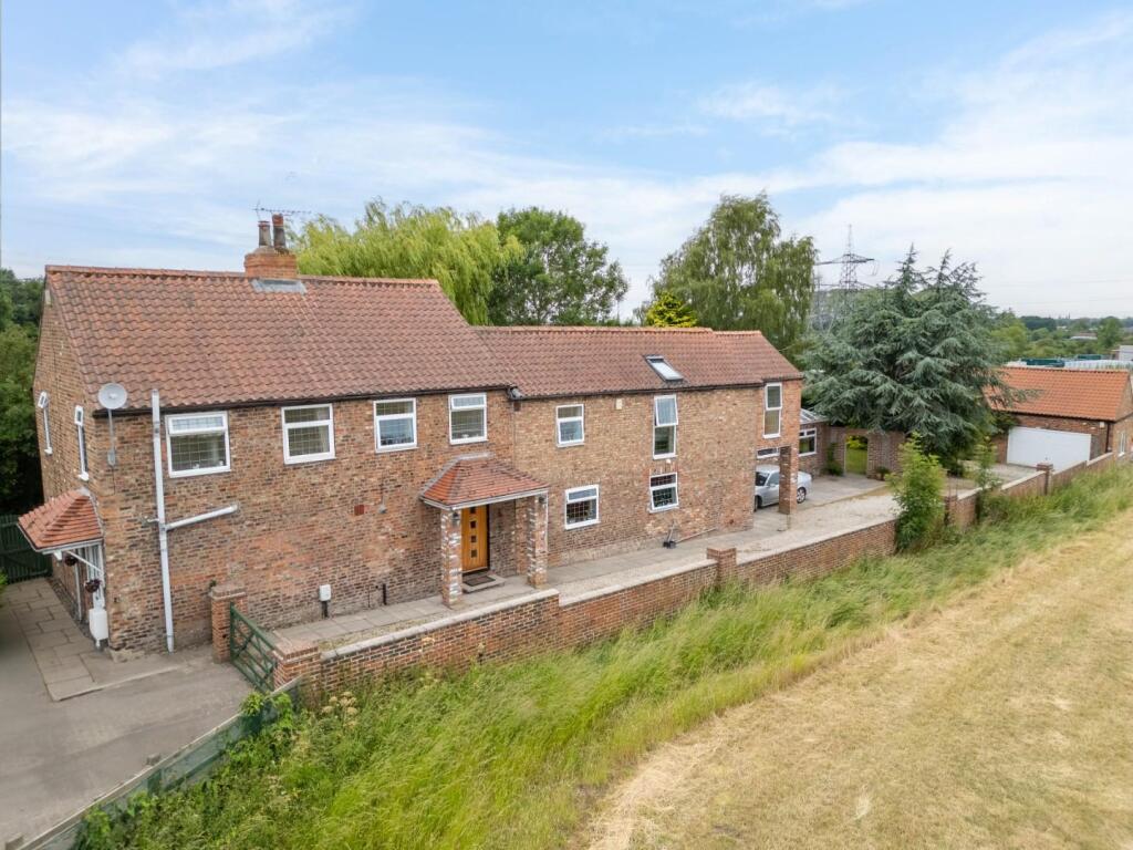 5 bedroom detached house for sale in Grimston Bar, York, YO19