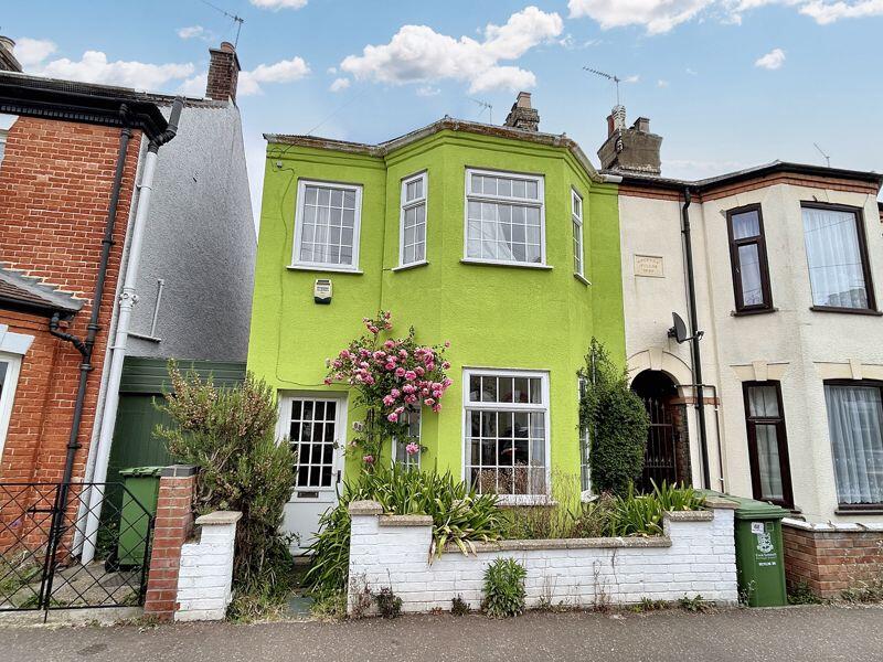 3 bedroom semi-detached house for sale in Upper Cliff Road, Gorleston ...