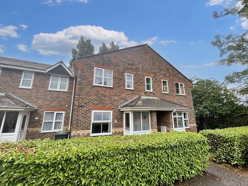 1 bedroom ground floor flat for sale in Lowestoft Road, Gorleston, NR31