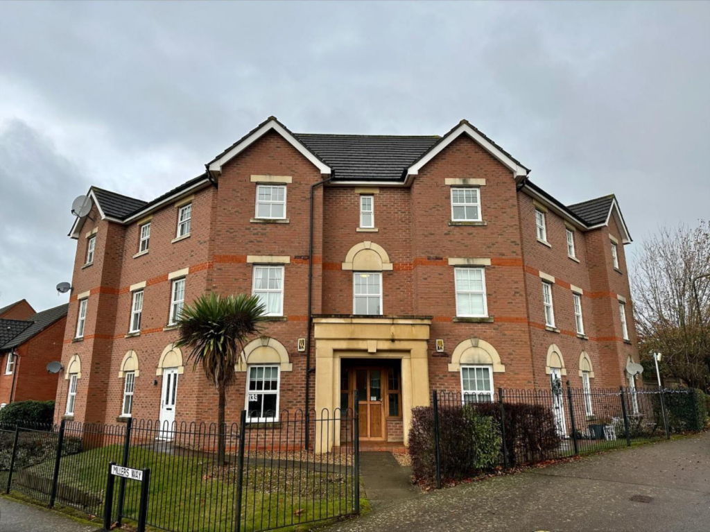 2 bedroom flat for rent in Wake Way, Grange Park, Northampton NN4