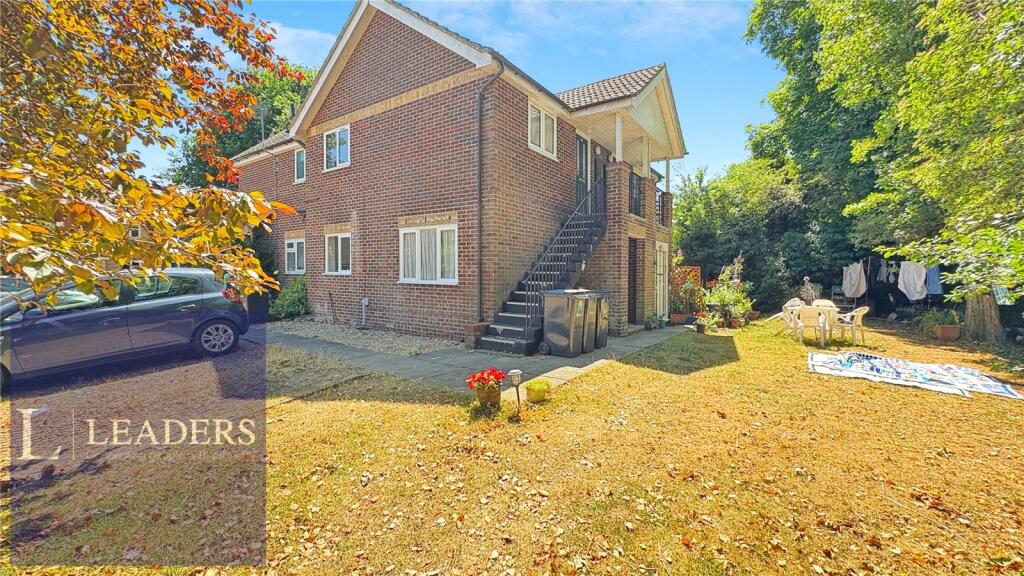 Studio flat for sale in Roundacre, Halstead, Essex, CO9