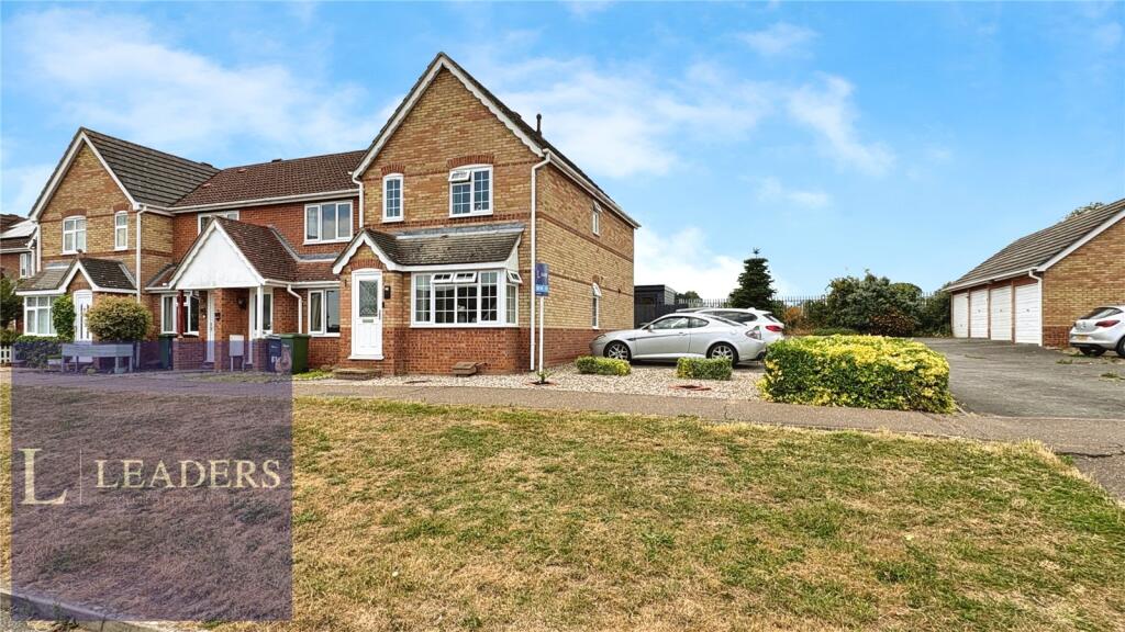 3 bedroom end of terrace house for sale in Hawthorn Close, Halstead, Essex, CO9