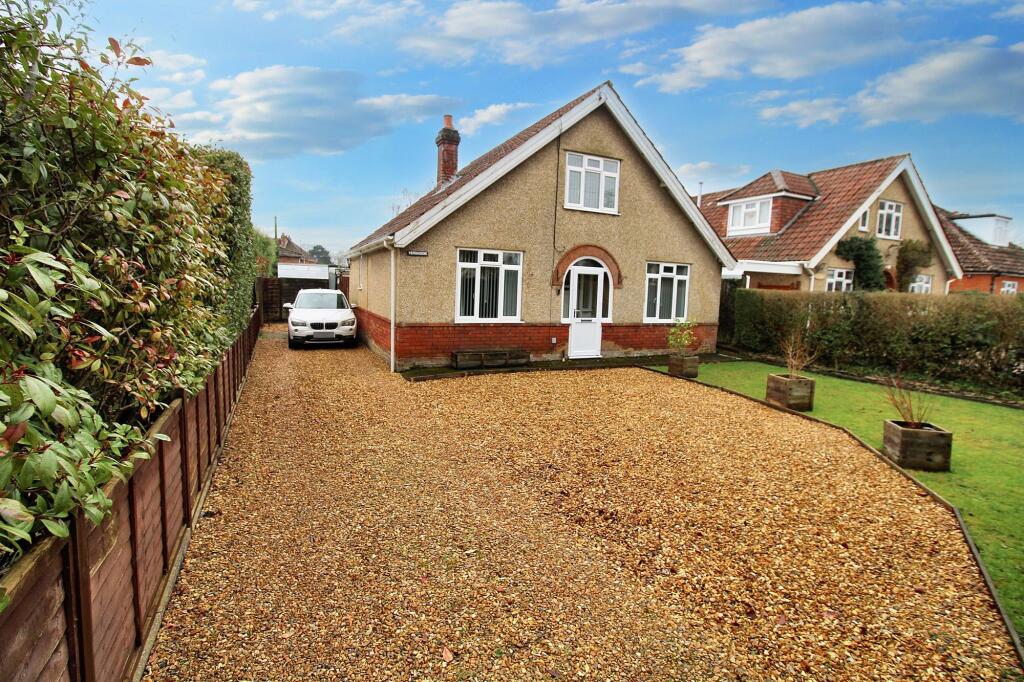 3 bedroom detached house for sale in Southampton Road, Whaddon, SP5