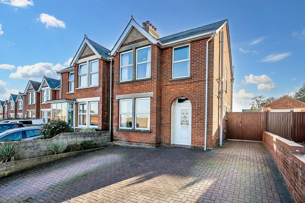 3 bedroom semi-detached house for sale in Devizes Road, Salisbury, SP2