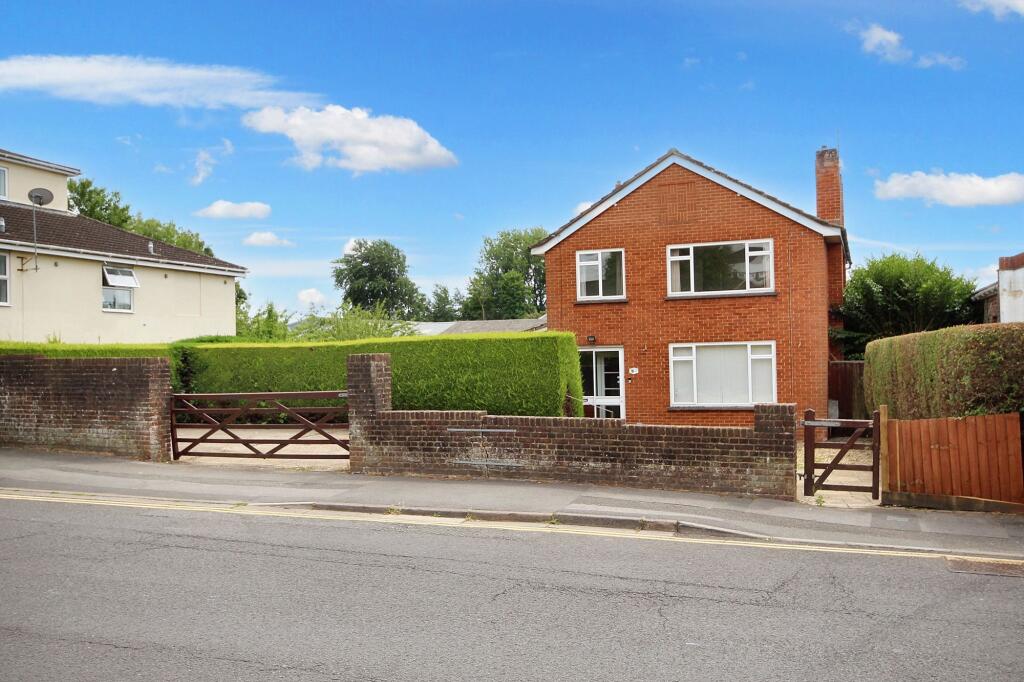 3 bedroom detached house for sale in Churchfields Road, Salisbury, SP2