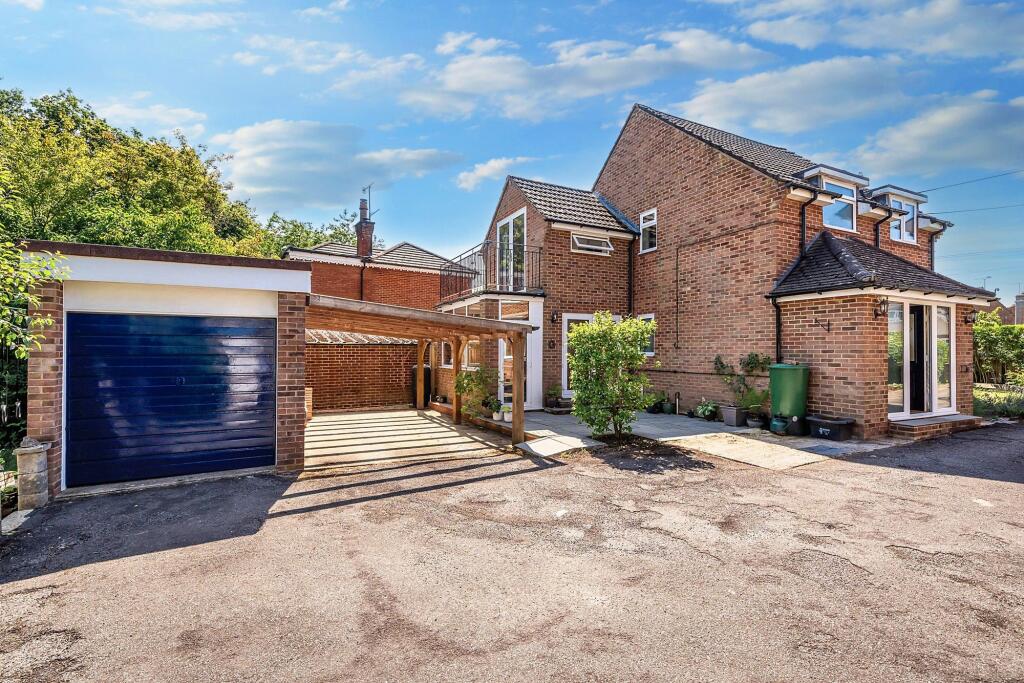 3 bedroom detached house for sale in Southampton Road, Whaddon, SP5