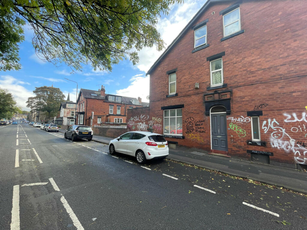 6 bedroom end of terrace house for rent in Victoria Road, Leeds, West ...