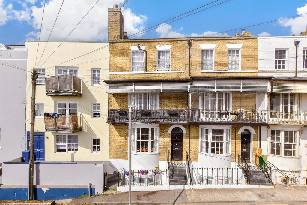2 bedroom ground floor flat for sale in Kent Terrace, Ramsgate, Kent, CT11